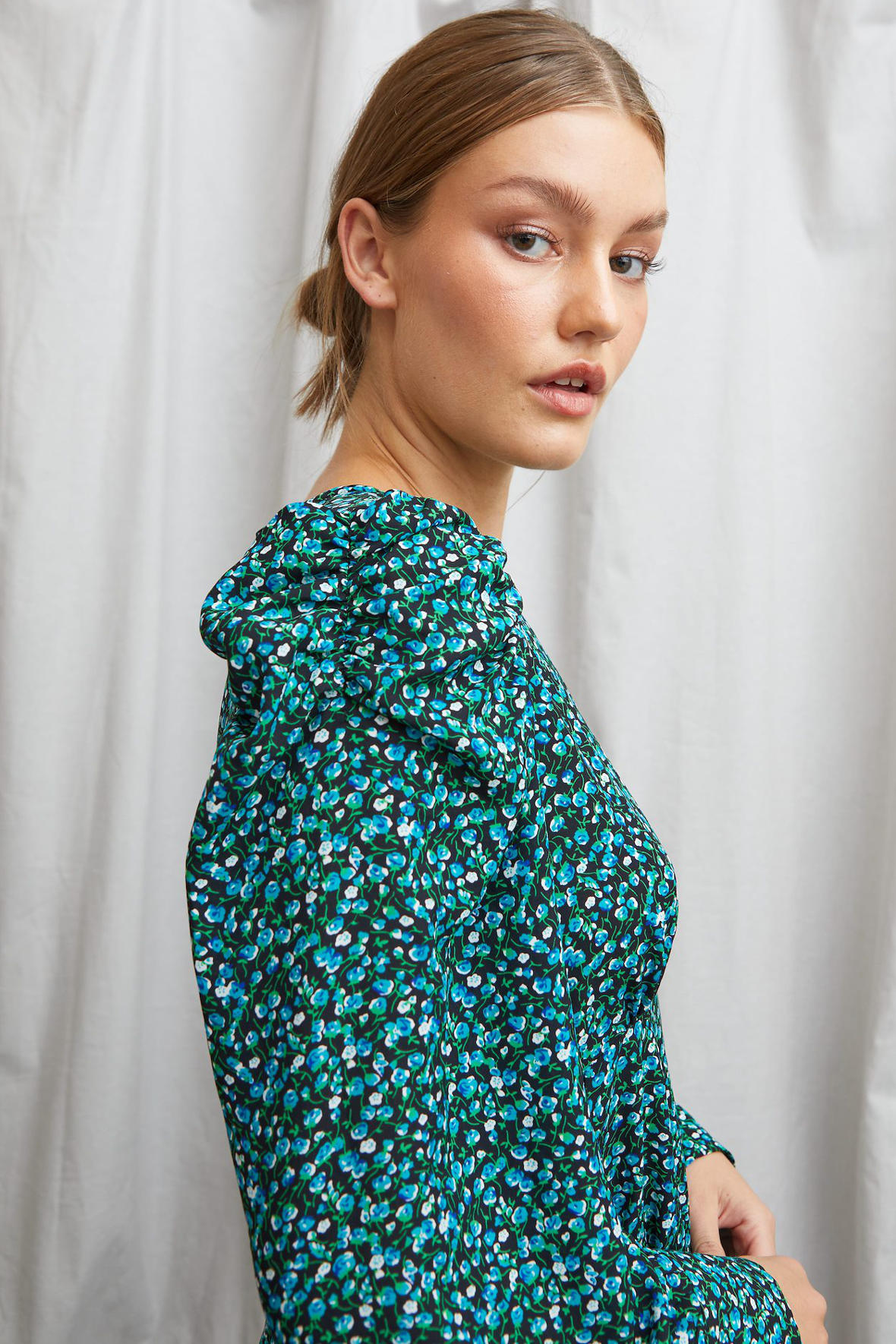 Pulz PzLilly Dress print kjole med skulder puder og puf - Hos Lohse